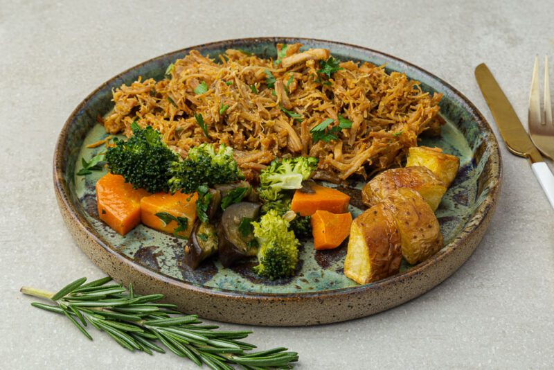 PERNIL DESFIADO COM MIX DE LEGUMES – MenuFit